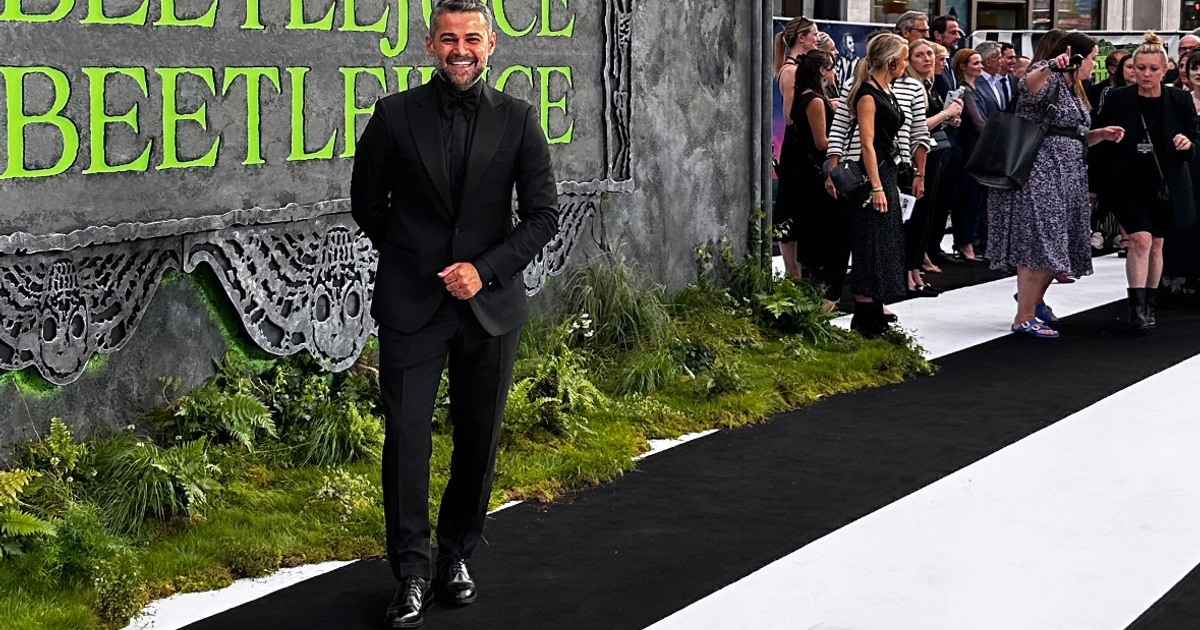 Hairstylistul George Soare, alături de Monica Bellucci și Tim Burton ...