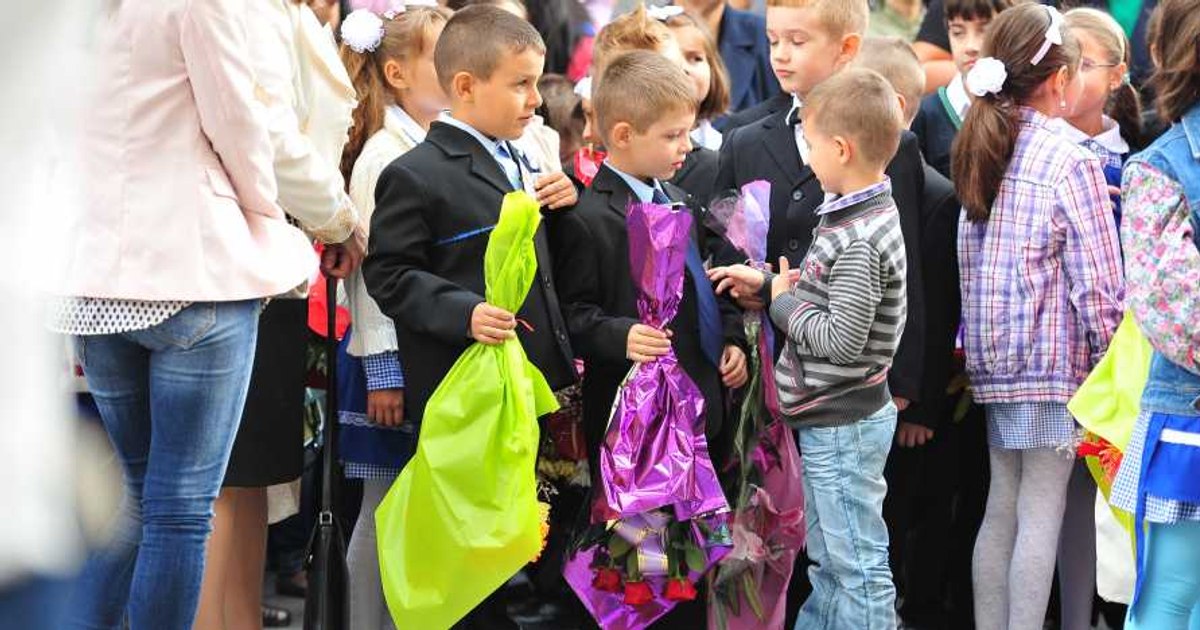 FOTOGALERIE 2012-2001: 12 generaţii de copii în clasa întâi. Cum v-aţi ...