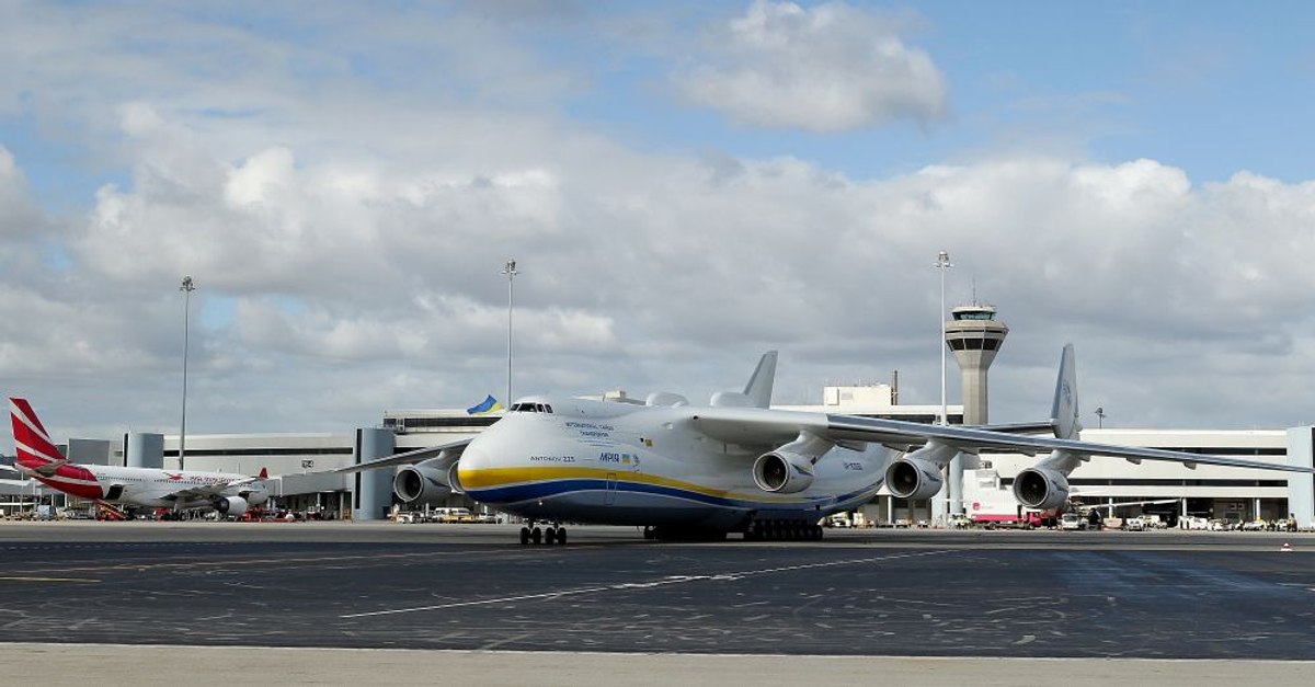 Antonov AN-225 Mriya, cel mai mare avion cargo din lume, a aterizat joi ...