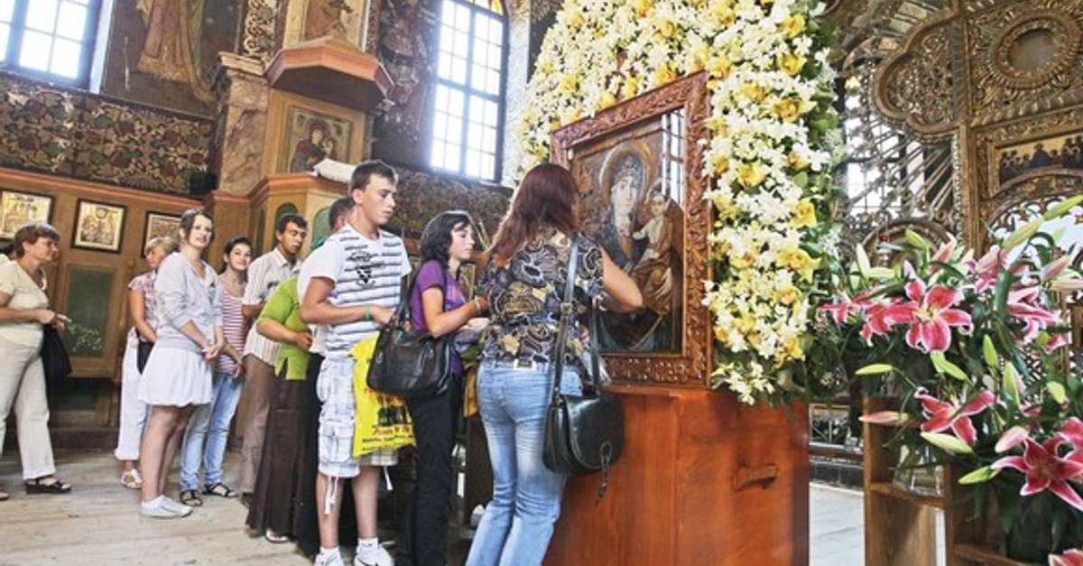 Pelerinaj la Mănăstirea Nicula: Program și legende