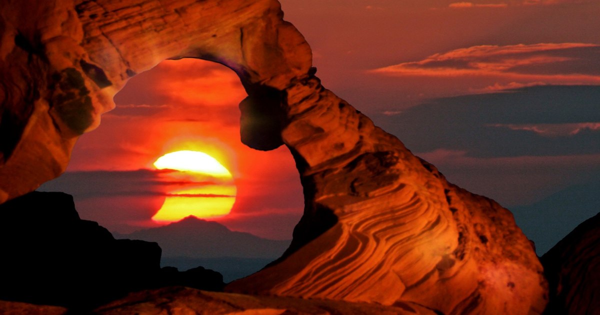 Imagini cu eclipsa parțială de Soare care a putut fi văzută și din ...