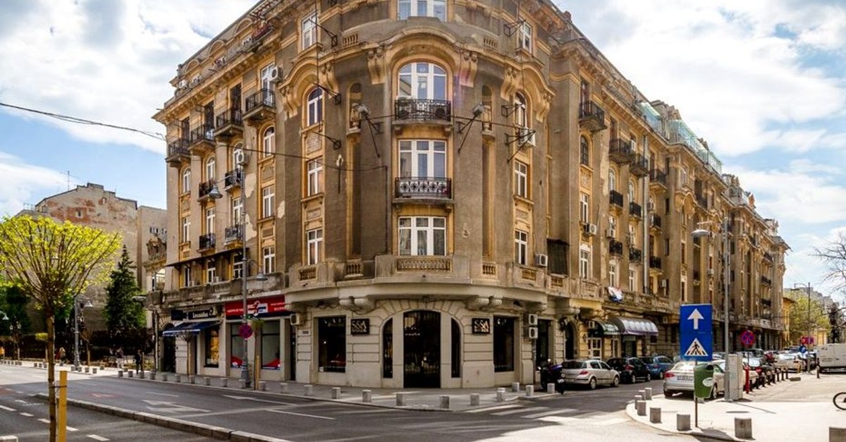 Care este, de fapt, primul bloc de apartamente construit în România și unde se află. Mulți au ...