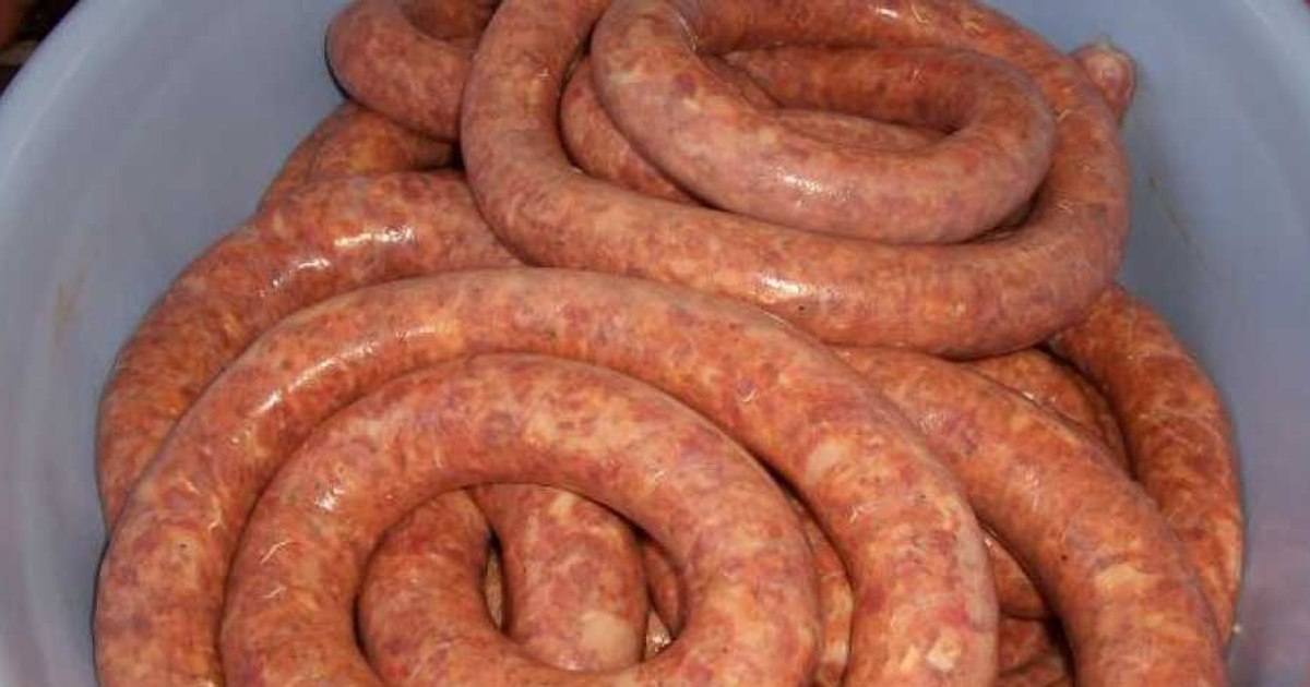 Cum se prepară cel mai gustos cârnat de casă: ingredientele secrete ...