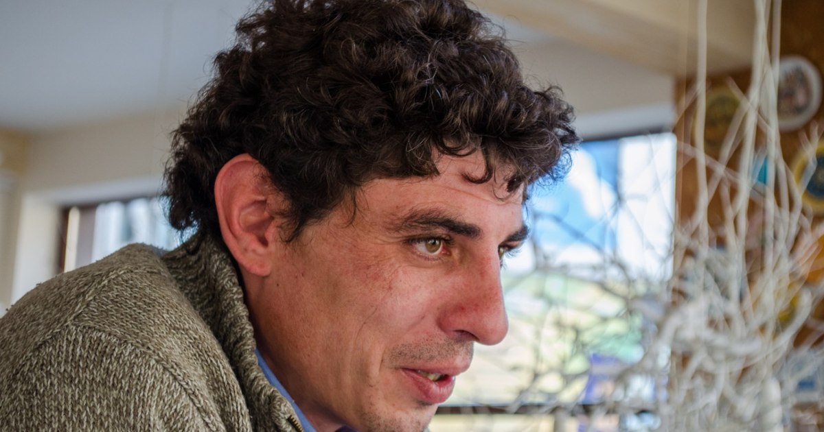 Protestează prin artă: Je suis Voloc! Solidari cu actorul Sergiu Voloc ...