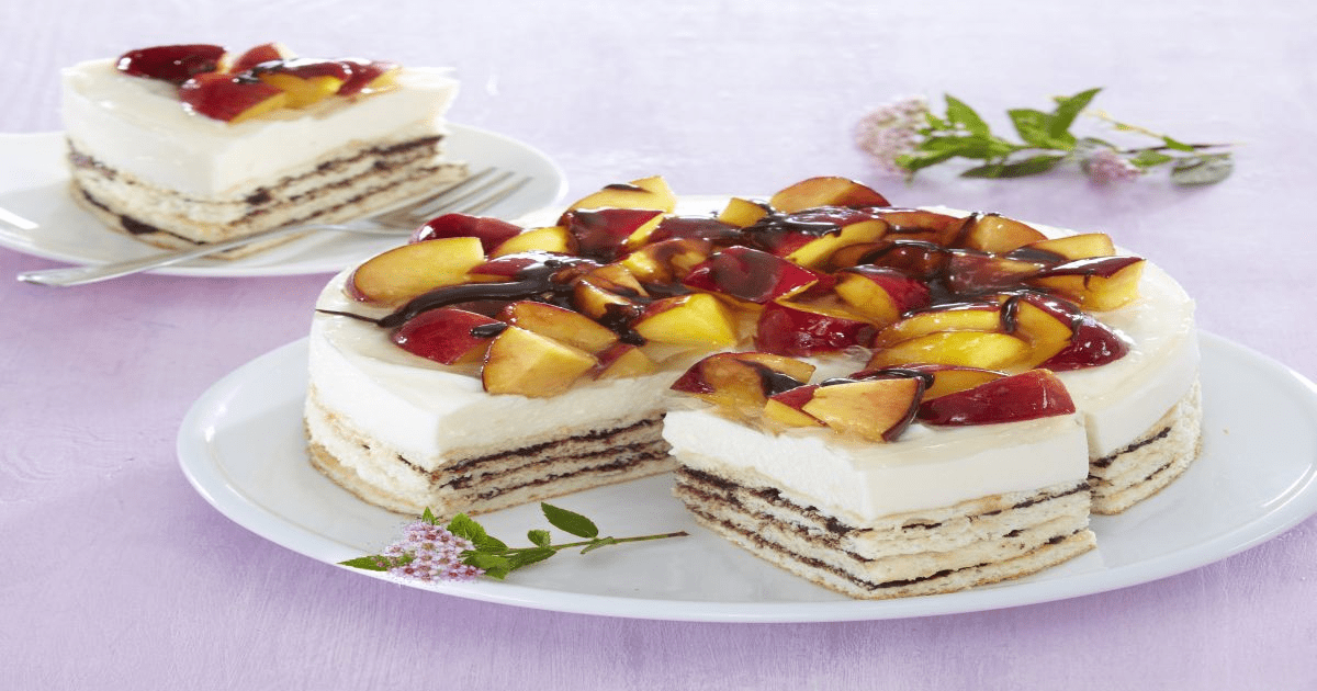 Tort de bezea cu piersici