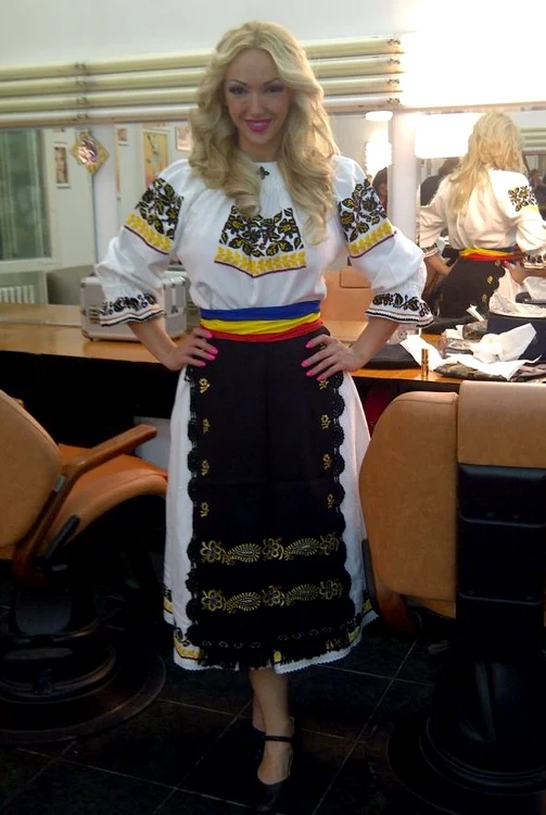 Fundul de care te-ai săturat. Fiica lui Carmen Harra loveşte din nou ...