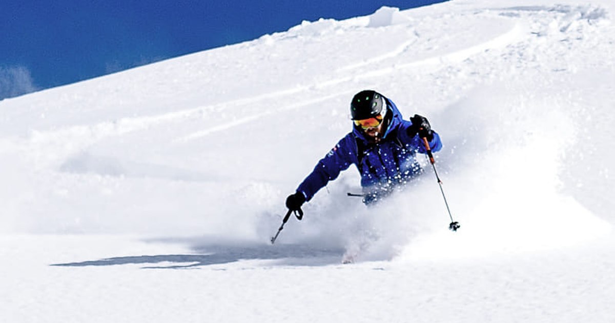 Pericolele la care se expun schiorii după căderile masive de zăpadă în ...