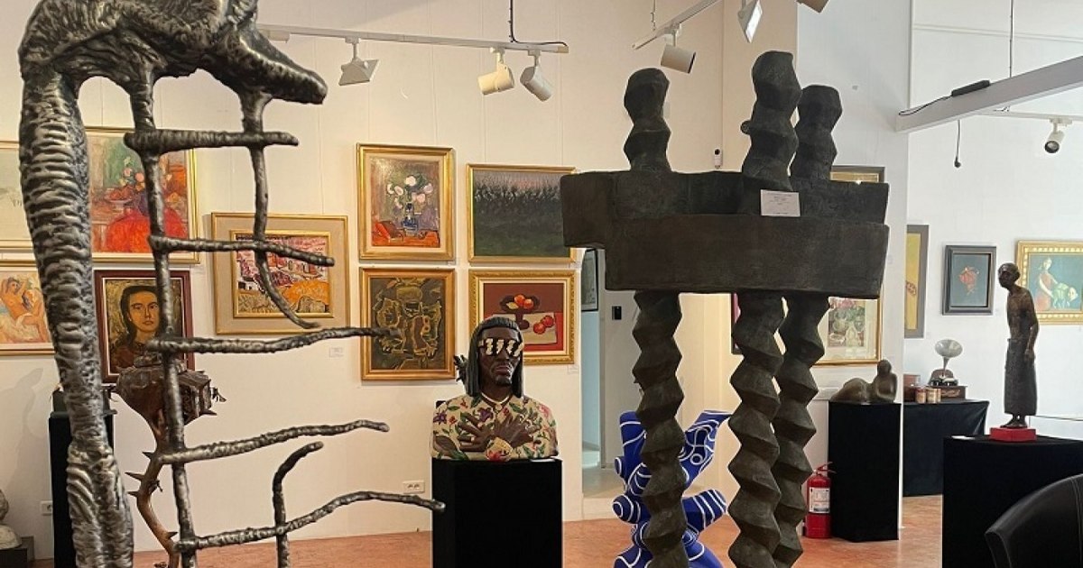 Sculptura de mari dimensiuni în bronz „Fluturi” de George Apostu, cea ...