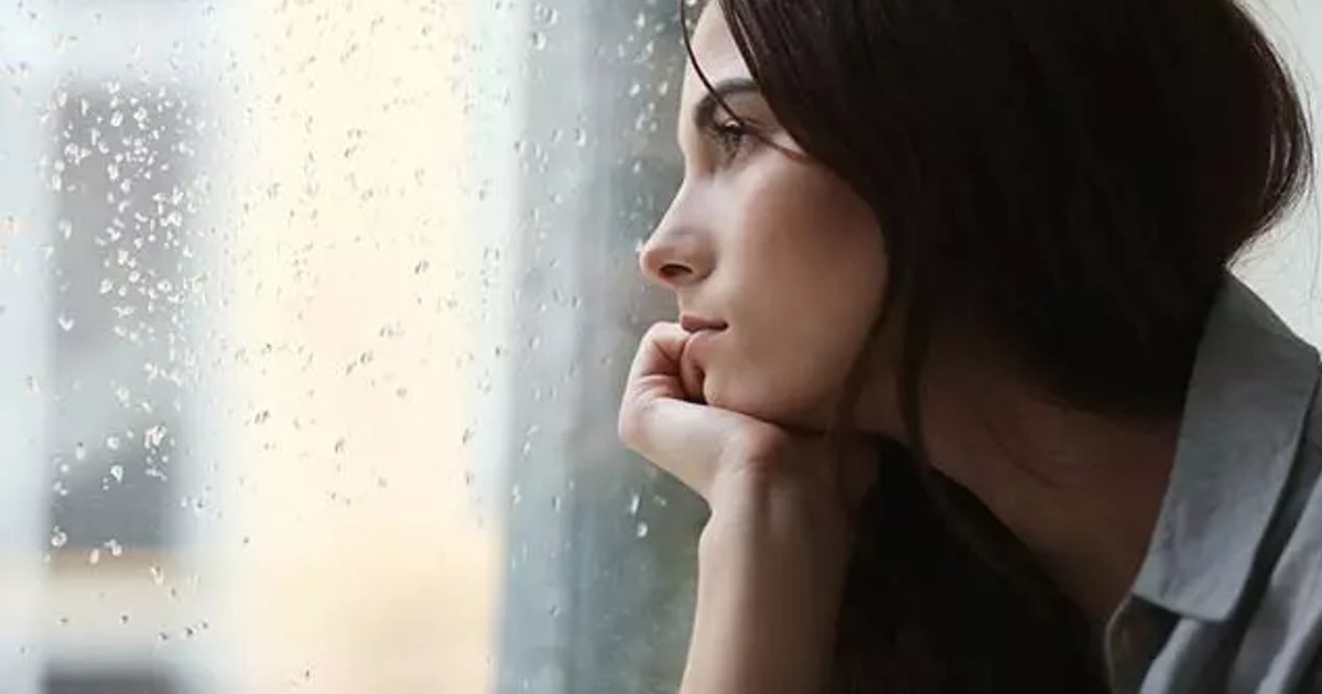 Cum ne ferim de capcana gândurilor negre. „Suntem bombardați cu reclame ...