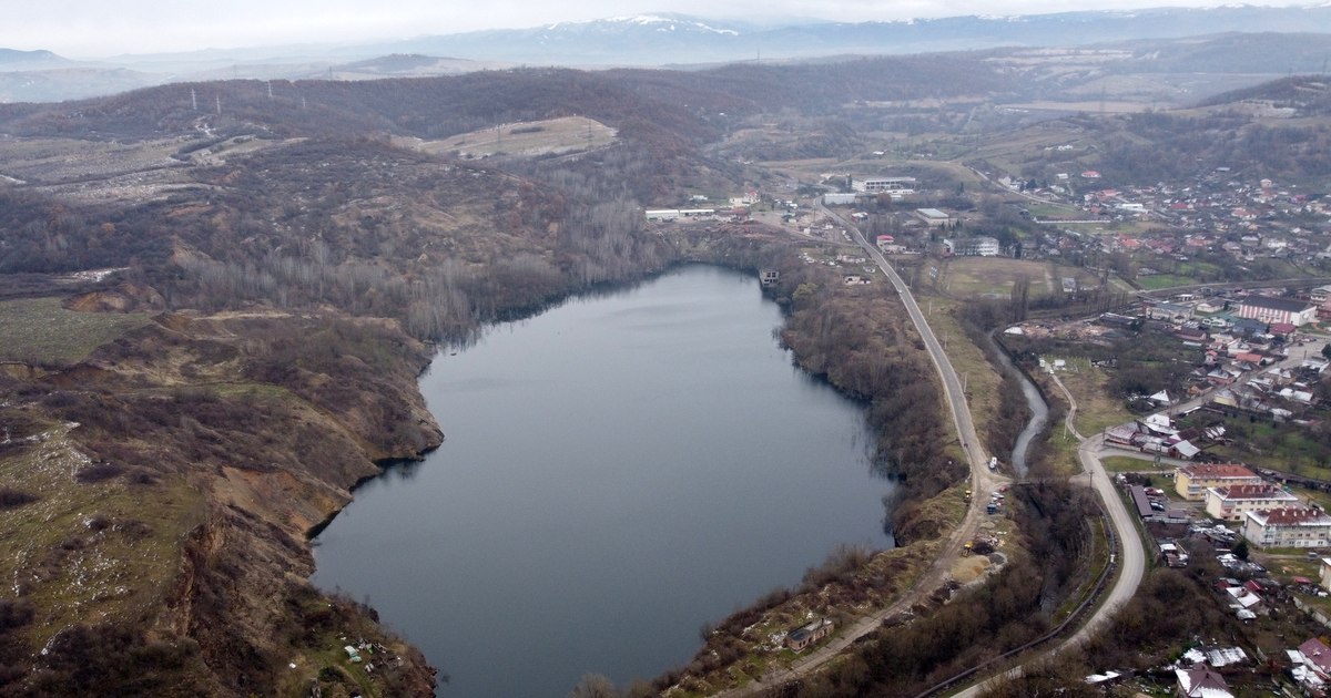 Lacul din România care crește continuu, interzis. De ce nimeni nu mai ...