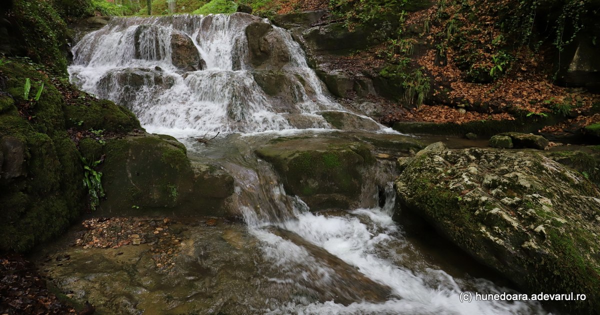 Cascadele Cioclovinei, locul unic în România ascuns în munți, la ...