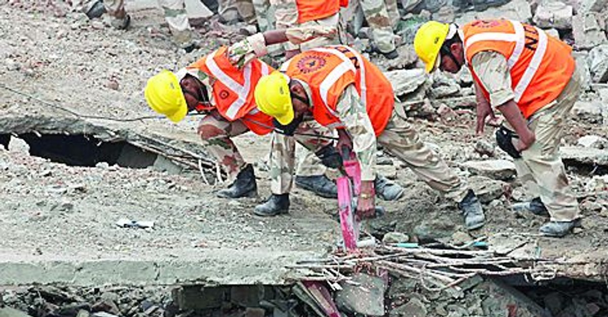 53 de oameni au ars de vii