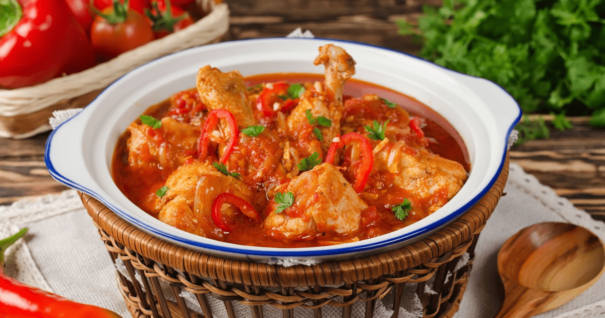 Copane de pui la grătar cu roşii şi ardei copţi