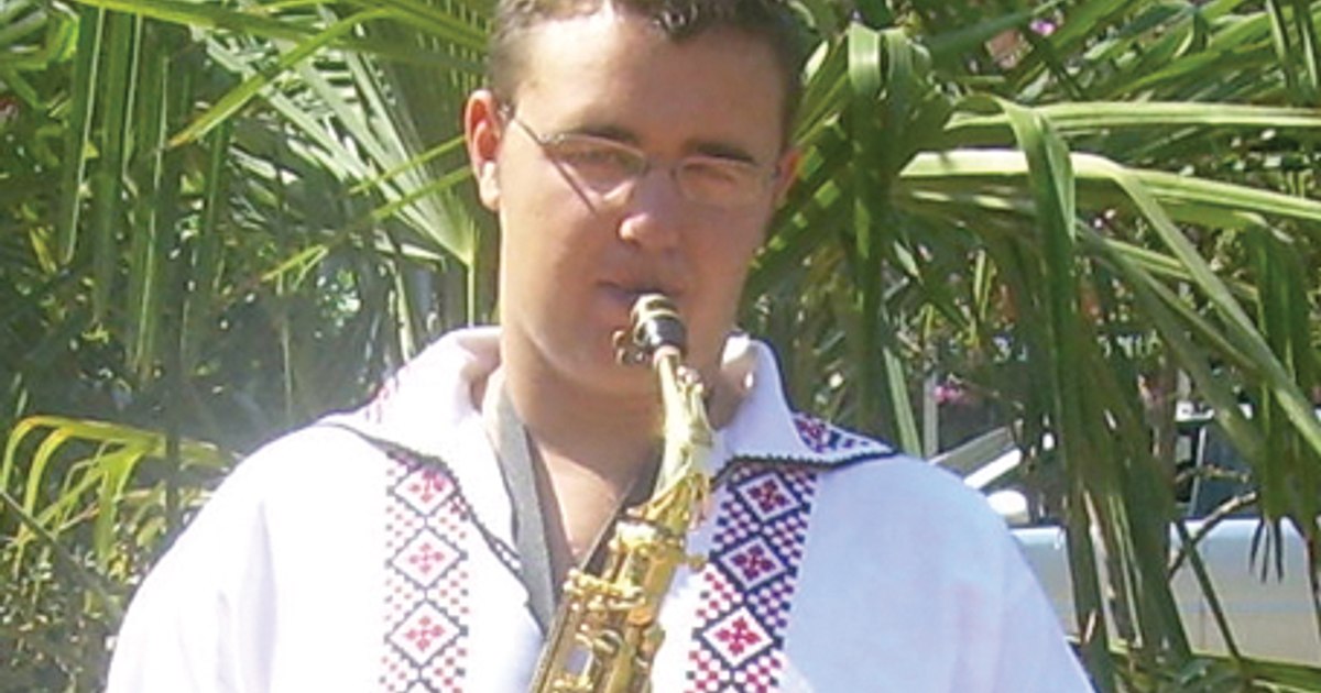 Adrian Popa este tânărul care îi încântă pe reşiţeni la cele mai ...