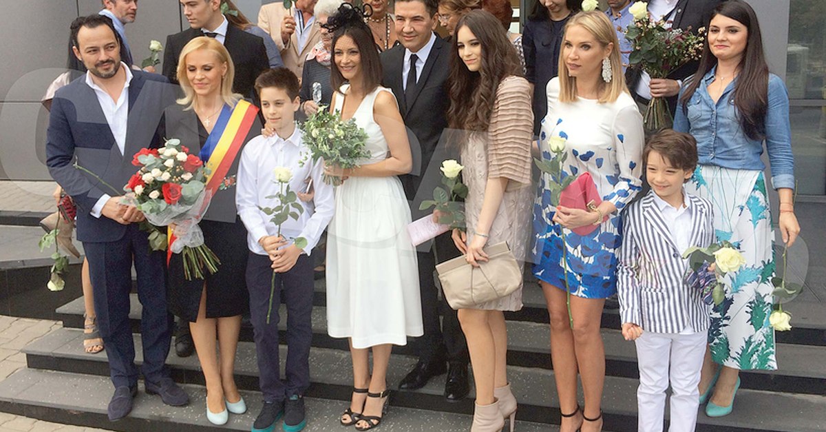 Andreea Berecleanu şi-a pus busuioc în buchetul de mireasă