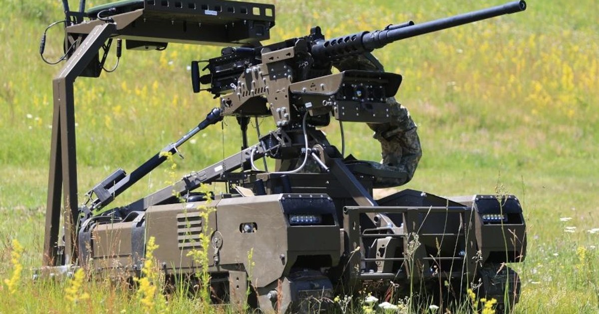 Robot de luptă ucrainean, dotat cu mitralieră Browning de 12,7 mm, a ...