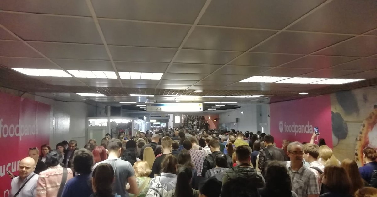 Panică la metrou, din nou. O nouă avarie a aglomerat trenurile și stațiile