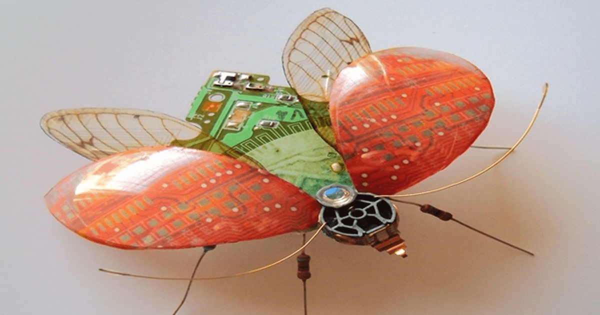 Componente vechi de calculator, transformate în adevărate bijuterii