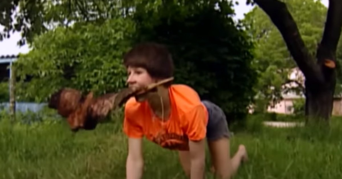 Povestea fetiței crescute de câini: mergea în patru labe, lătra și ...