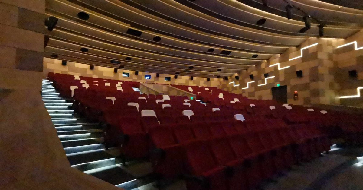 Sală de cinema de domeniul SF. Incredibila transformare, cu 4,5 ...