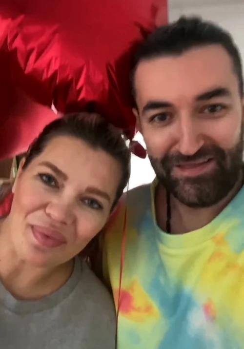 Smiley e cel mai fericit tătic: "Fetiţa doarme cu noi. E cuminte, e ...