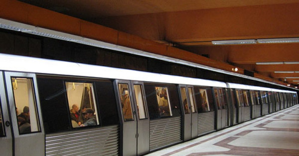 Defecţiune tehnică la metrou între staţiile Ştefan cel Mare - Obor ...