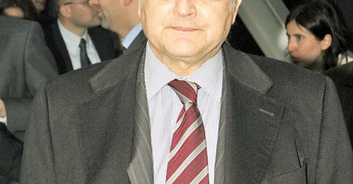 Scrisorile lui Stanca. Emil Hurezeanu, mă bucur şi nu prea pentru tine...