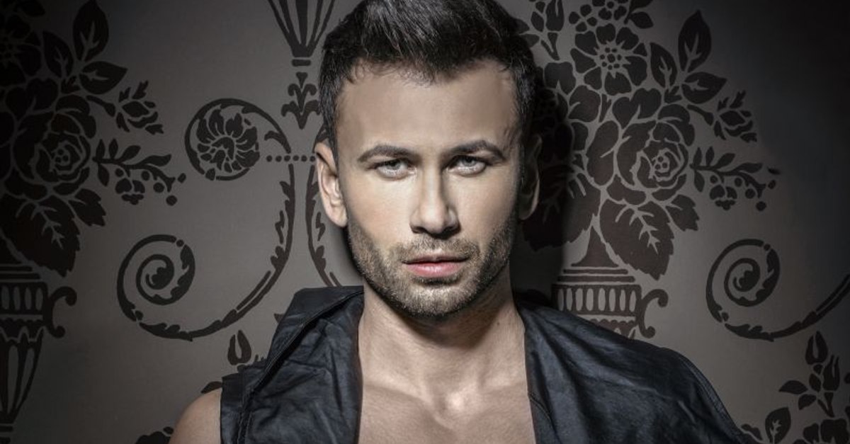 Mattyas, scene fierbinţi în piscină în noul lui videoclip VIDEO