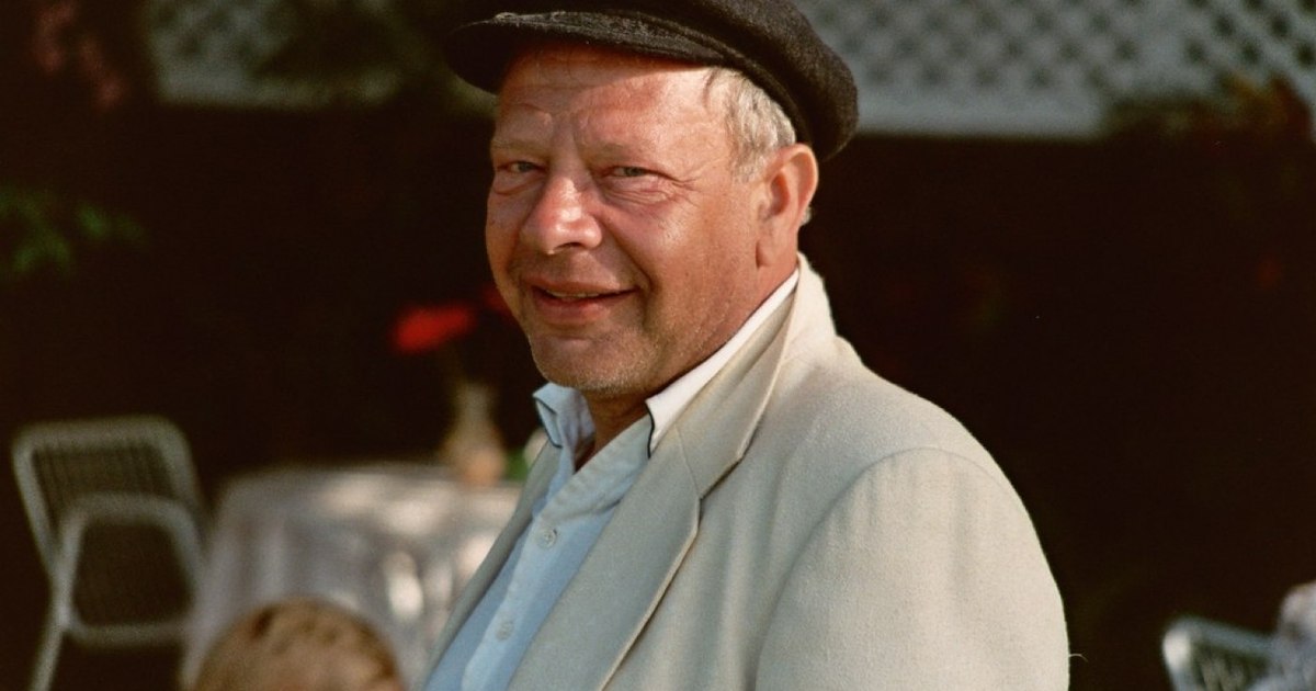 Allan Rich, cunoscut pentru roluri din filme ca „Serpico“ şi „Amistad ...