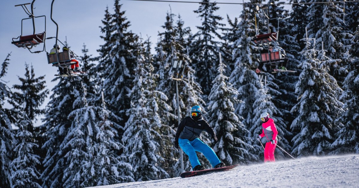 Schi în stațiunea montană Straja. Este cea mai căutată zonă turistică ...