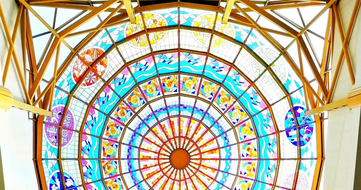 Fisuri la cupola-vitraliu unică a bibliotecii din Vâlcea remarcată de ...