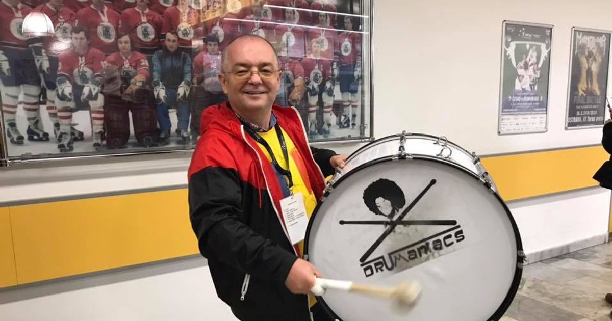 Emil Boc într-o ipostază inedită. Le-a făcut galerie fetelor din tenis ...