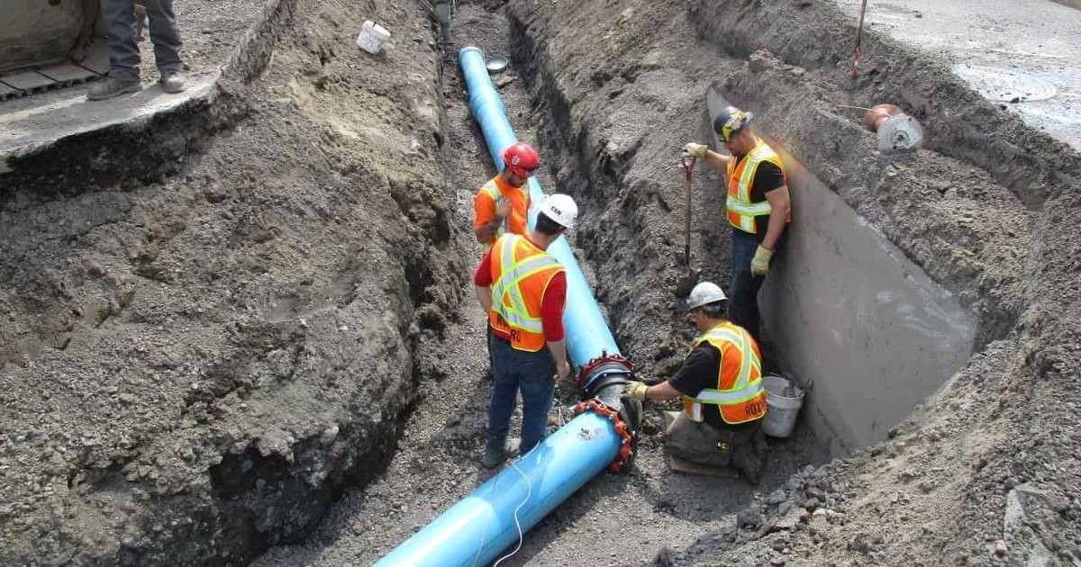 Ce n-a văzut Piatra Neamţ! După 50 de ani, conducte din ceramică pentru ...