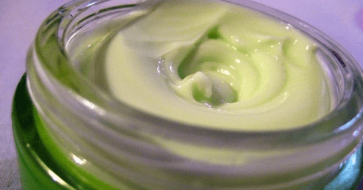 Crema naturistă care combate vergeturile, petele maronii şi arsurile ...