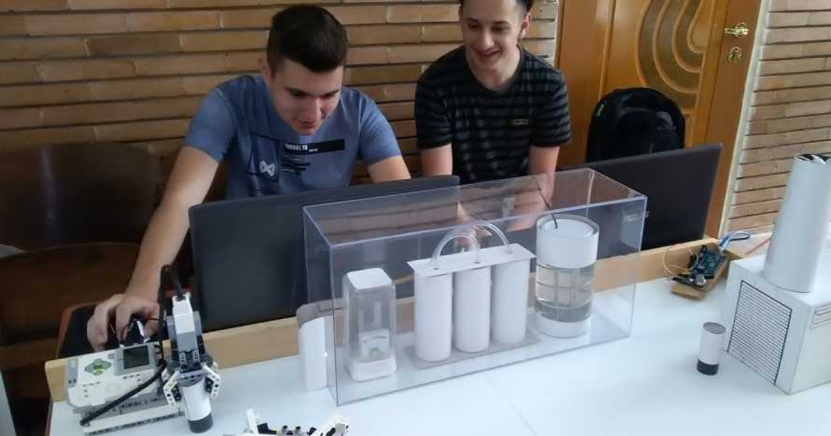 Elevi programatori din România au câştigat aproape jumătate dintre premiile unui concurs de ...