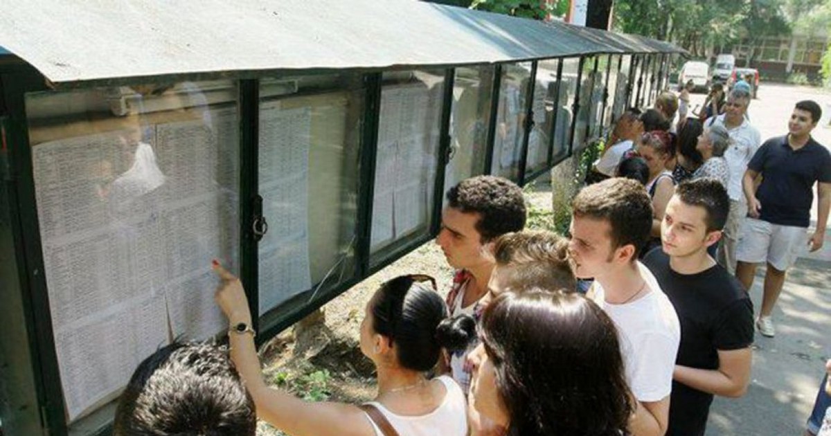 Reforma în Educație începe cu liceul. Experții recomandă mai puțin ...