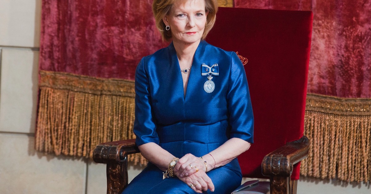 Margareta a României, ca o adevărată regină în albastru regal, la ...