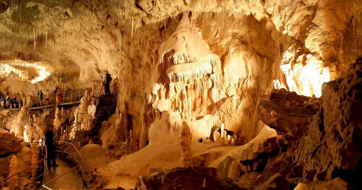 Misterele celor mai faimoase peşteri din România. De unde provin cele ...