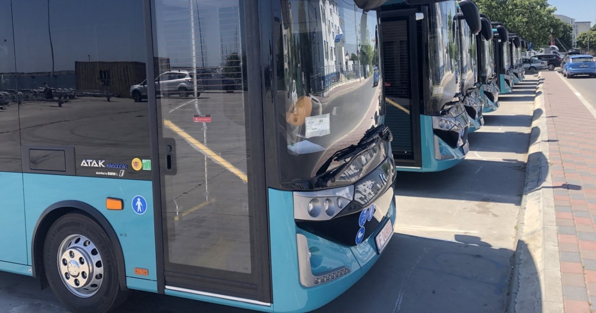 Autobuzele electrice de pe litoral, cumpărate cu 19 milioane de lei, ţinute în garaj de un an ...