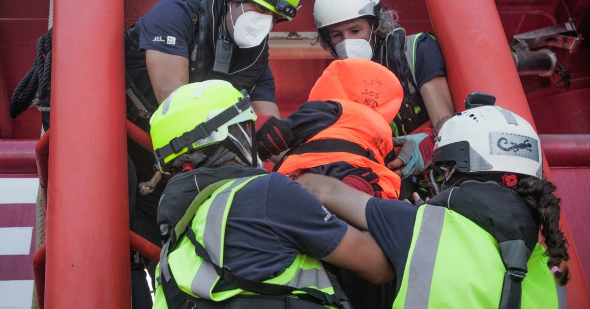 Nava ambulanță Ocean Viking a salvat 25 de migranţi în largul Libiei ...