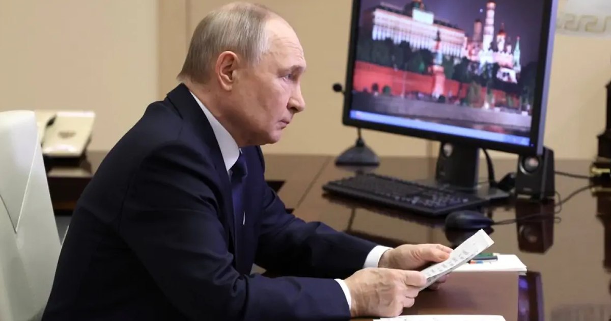 Putin folosește un calculator cu Windows XP învechit, care nu acceptă ...