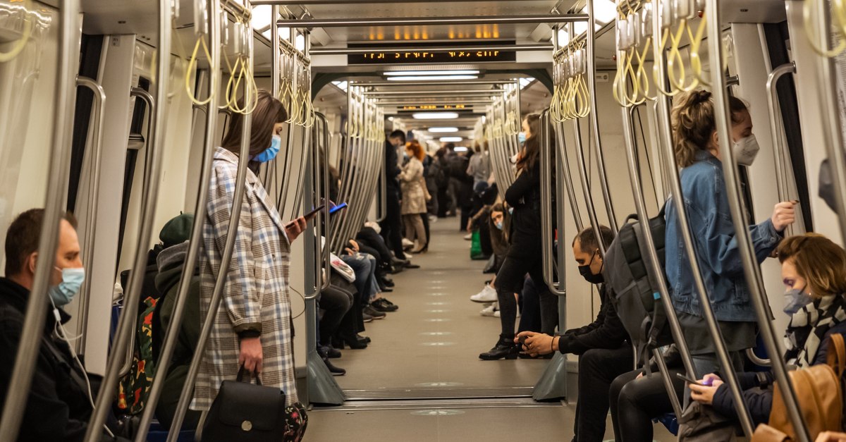 Alarmă la metrou: fum dens în stația Iancului. Pasagerii au fost scoși ...