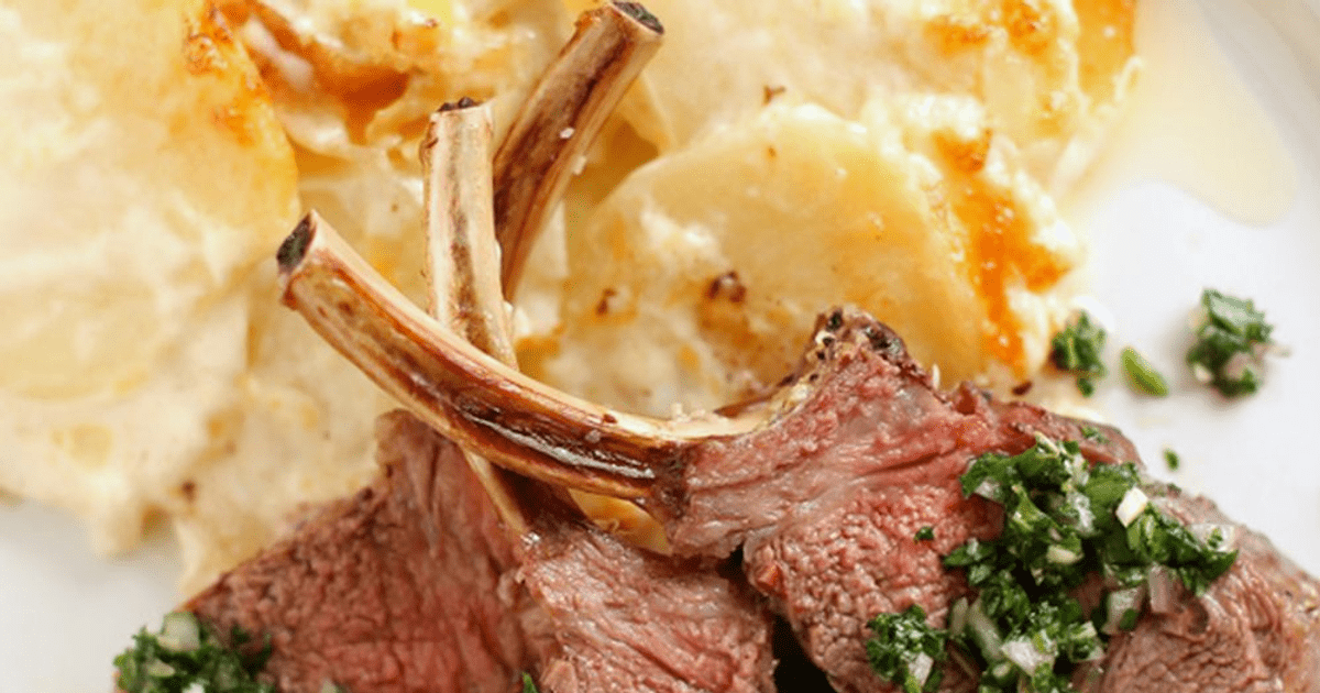 Coroniţă de coaste de miel. FOTO