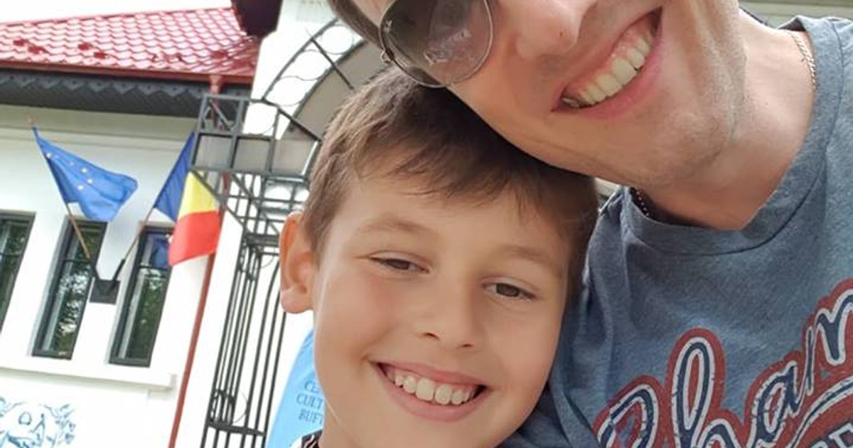 Fiul lui Călin Geambaşu e talentat şi la pian, nu doar la tobe! FOTO&VIDEO