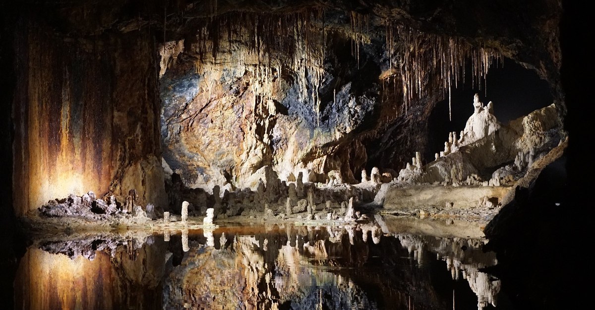 Unde se află peștera din România, comparată cu celebra grotă Altamira ...