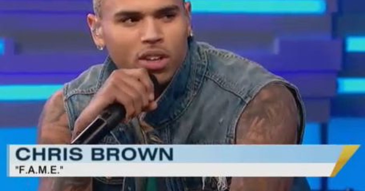 Chris Brown a făcut o criză de nervi după ce a fost întrebat de Rihanna ...
