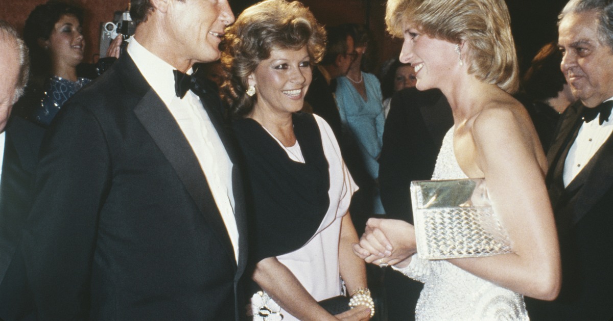 Este indiscutabil! James Bond nu poate fi femeie sau american. Fiul lui ...