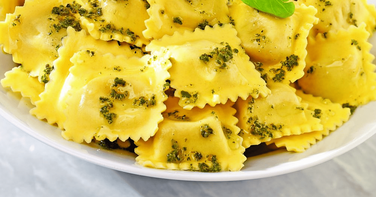 Ravioli cu sos pesto