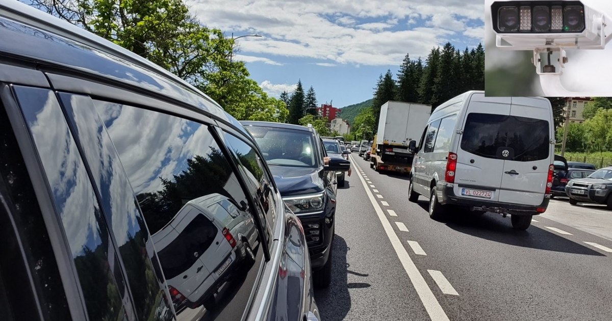 Trafic intens şi coloane de maşini lungi de trei kilometri pe rutele ...