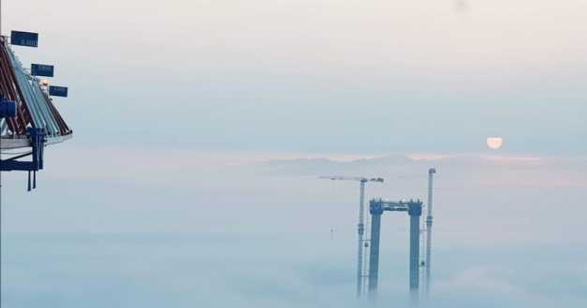 Imagini spectaculoase cu pilonii de peste 120 de metri înălţime ai ...